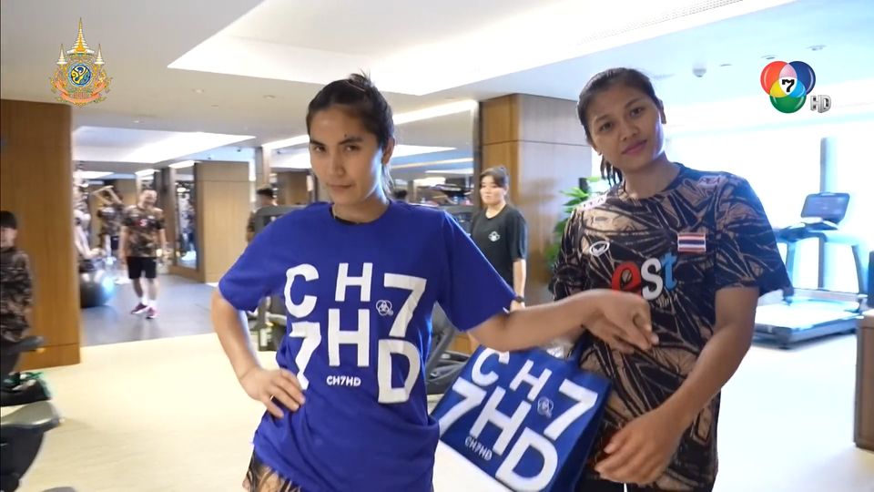 สีสัน VNL 2024 : อินเนอร์ได้! วาฬ-บีม เดินแบบพรีเซนต์ เสื้อ-กระเป๋าช่อง 7HD